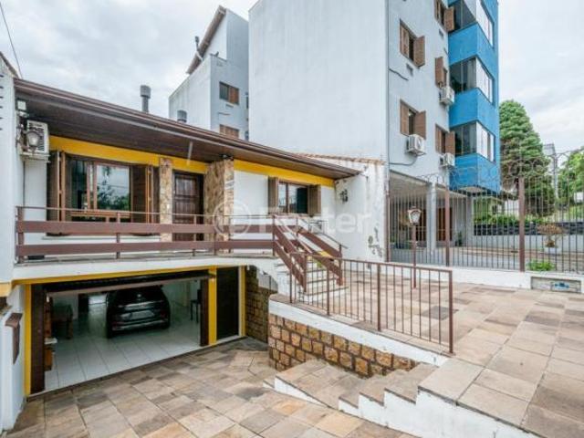 Casa, 4 dormitórios, 250 m², em Teresópolis