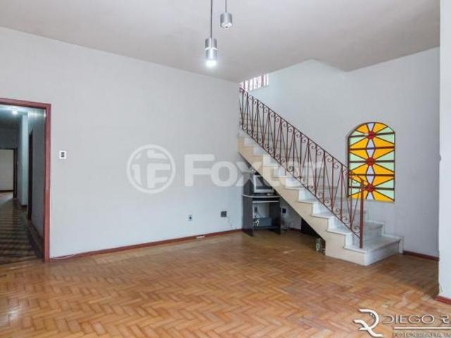 Casa, 4 dormitórios, 265 m², em Menino Deus