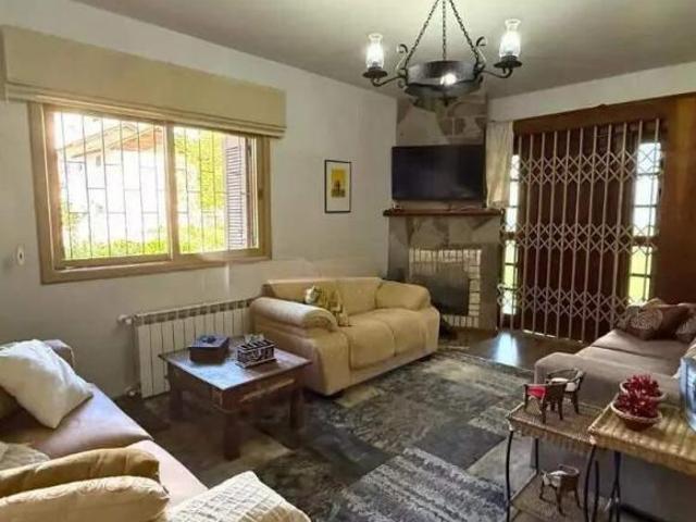 CASA 4 DORMITÓRIOS