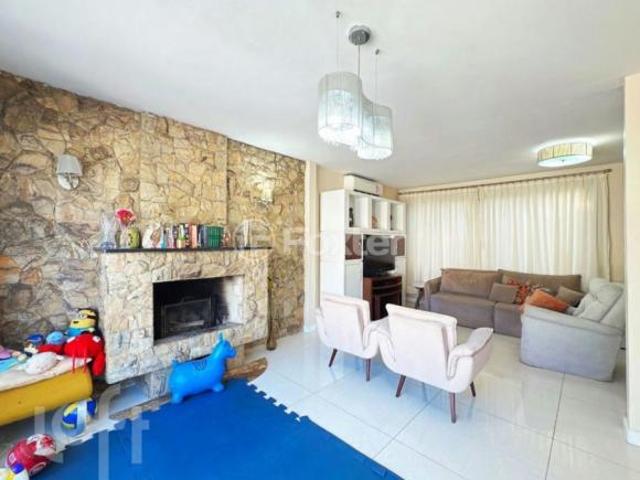 Casa, 4 dormitórios, 274.2 m², em Tristeza