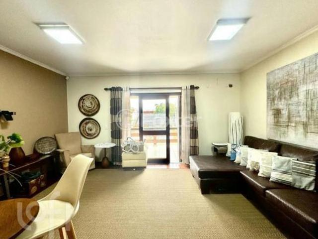 Casa, 4 dormitórios, 275.57 m², em Centro