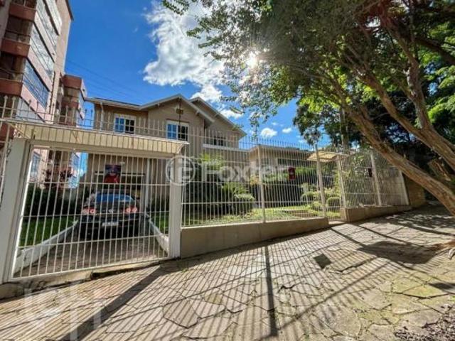 Casa, 4 dormitórios, 277.78 m², em Petrópolis