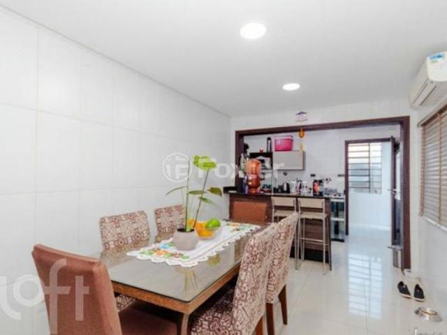Casa, 4 dormitórios, 278.17 m², em Centro