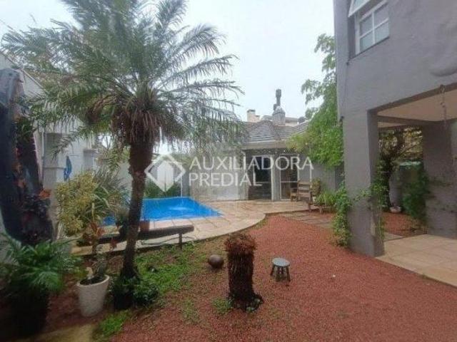 Casa 4 dormitórios 298m2 privativos 4 vagas de garagem no bairro Ipanema