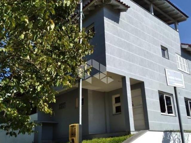 Casa 4 dormitórios 2 vagas cobertas na Hípica