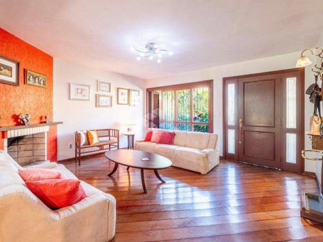 Casa 4 dormitórios 2 vagas no Bairro Ipanema em Porto Alegre