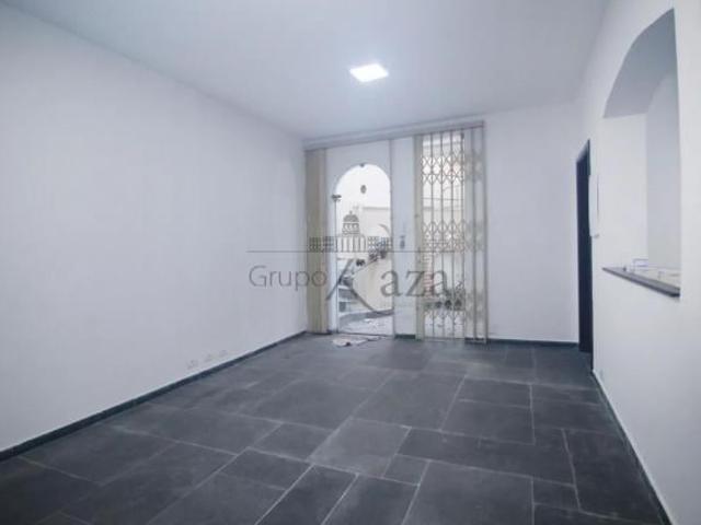 Casa 4 dormitórios 2 suítes 101m²