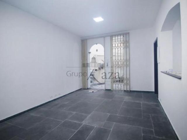 Casa 4 dormitórios 2 suítes 101m²