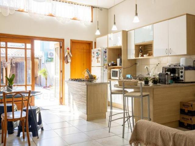 Casa 4 dormitórios 2 suítes, à venda no bairro Partenon, Porto Alegre