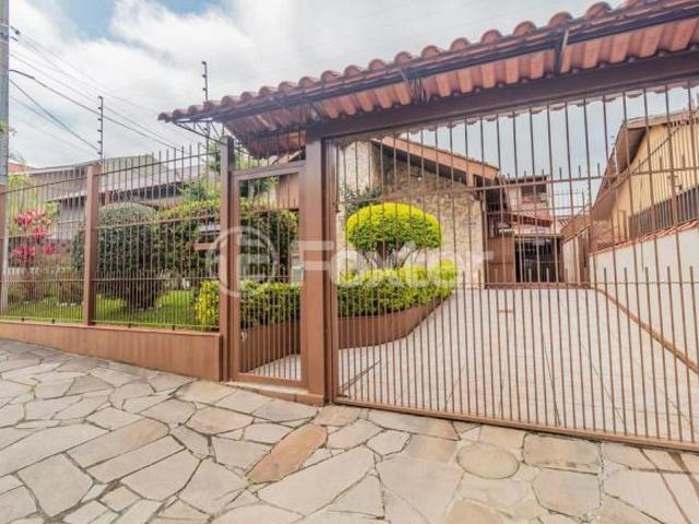 Casa, 4 dormitórios, 305.25 m², em Tristeza