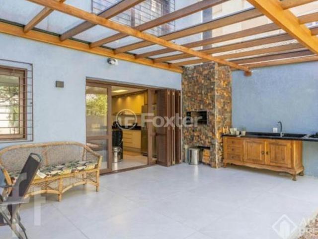Casa, 4 dormitórios, 300 m², em Menino Deus