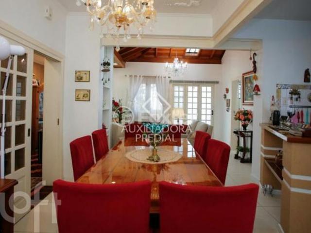 Casa, 4 dormitórios, 300 m², em Passo da Areia