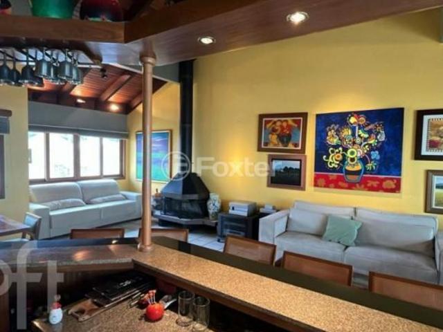 Casa, 4 dormitórios, 324 m², em Petrópolis