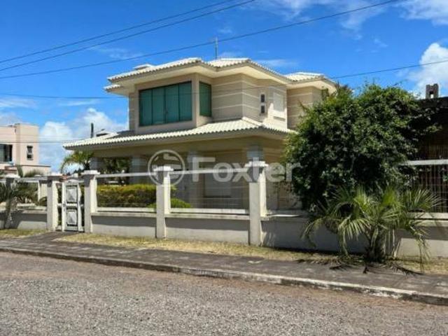 Casa, 4 dormitórios, 320 m², em Capão Novo