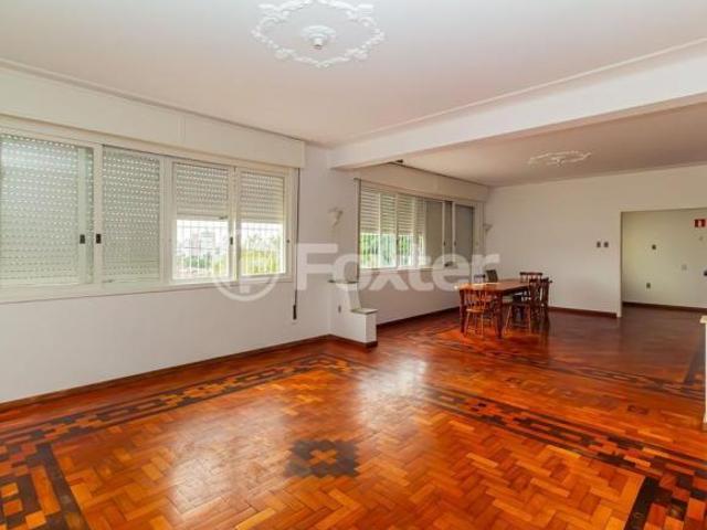 Casa, 4 dormitórios, 322 m², em Medianeira