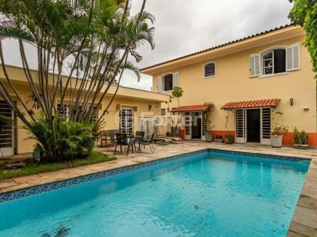 Casa, 4 dormitórios, 330 m², em Caxingui