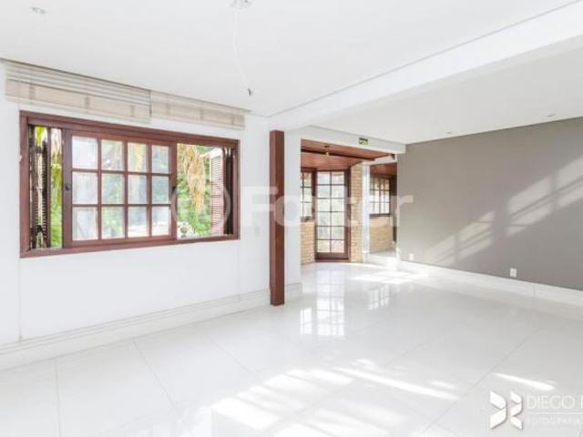Casa, 4 dormitórios, 330 m², em Petrópolis
