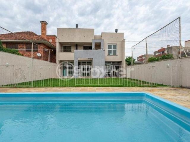 Casa, 4 dormitórios, 331 m², em Teresópolis