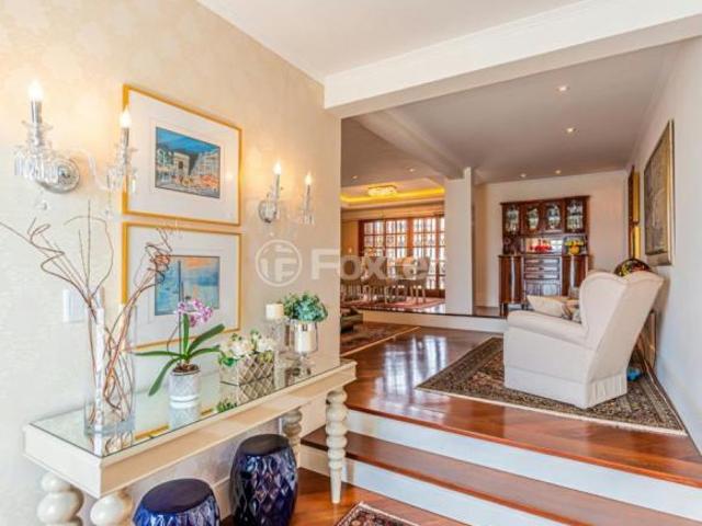 Casa, 4 dormitórios, 331 m², em Teresópolis