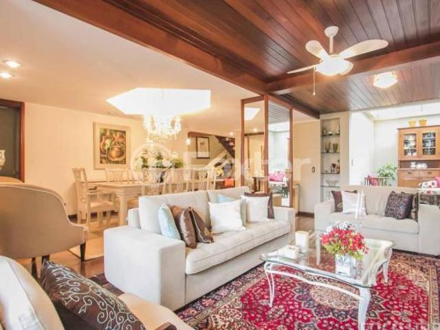 Casa, 4 dormitórios, 363.48 m², em Bela Vista