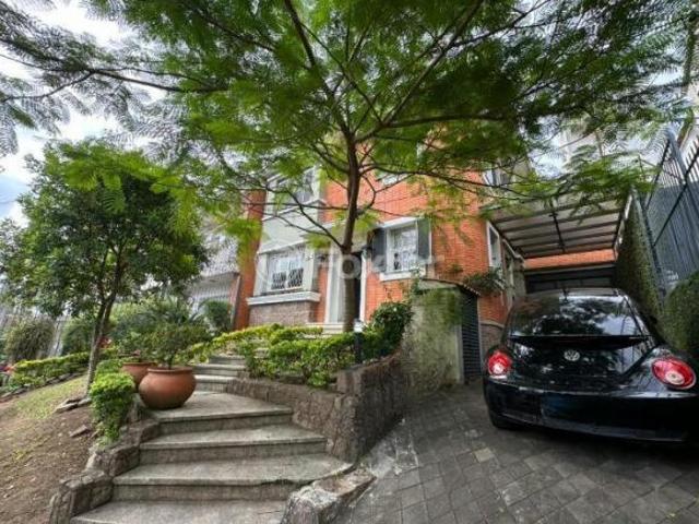 Casa, 4 dormitórios, 377.95 m², em Petrópolis
