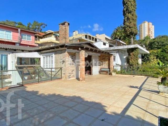 Casa, 4 dormitórios, 380 m², em Cristal