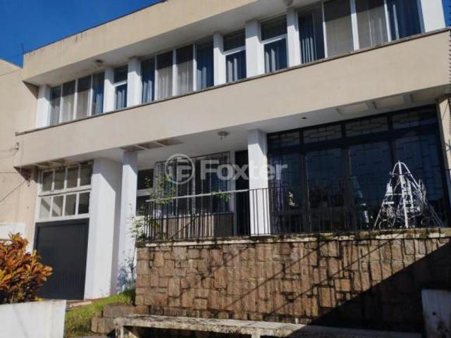 Casa, 4 dormitórios, 380 m², em Menino Deus