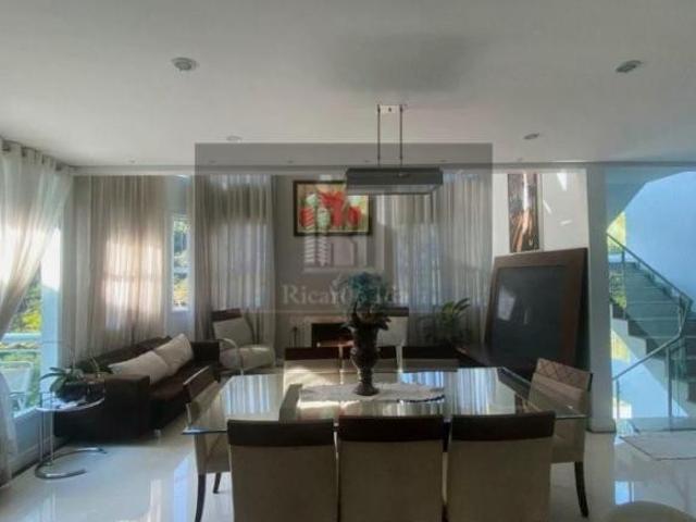 Casa 4 dormitórios 396m²