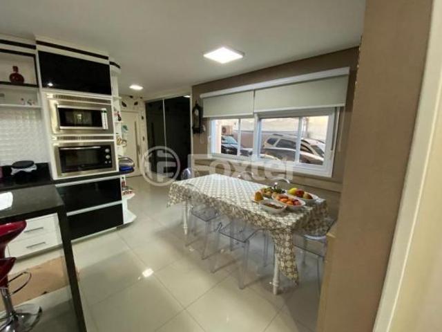 Casa, 4 dormitórios, 390 m², em Costa e Silva