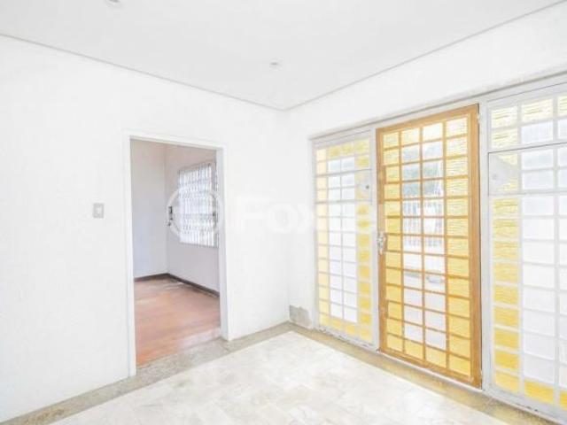Casa, 4 dormitórios, 393 m², em Passo da Areia