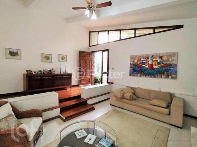 Casa, 4 dormitórios, 420 m², em Passo da Areia