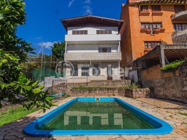 Casa, 4 dormitórios, 432 m², em Teresópolis