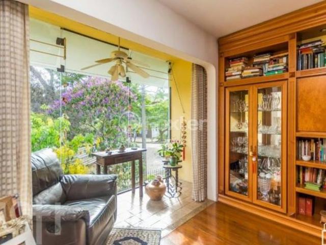 Casa, 4 dormitórios, 460 m², em Três Figueiras