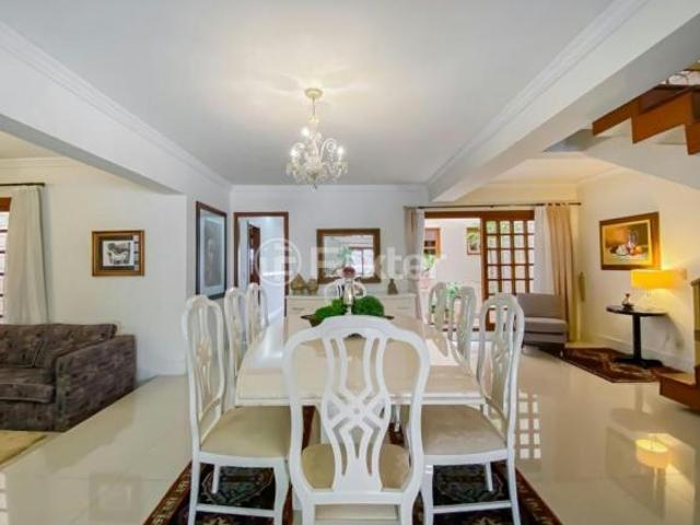Casa, 4 dormitórios, 500 m², em Teresópolis