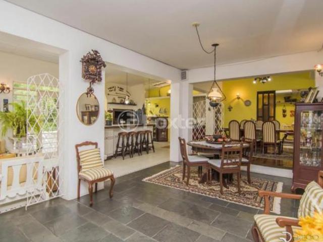 Casa, 4 dormitórios, 500 m², em Vila Jardim