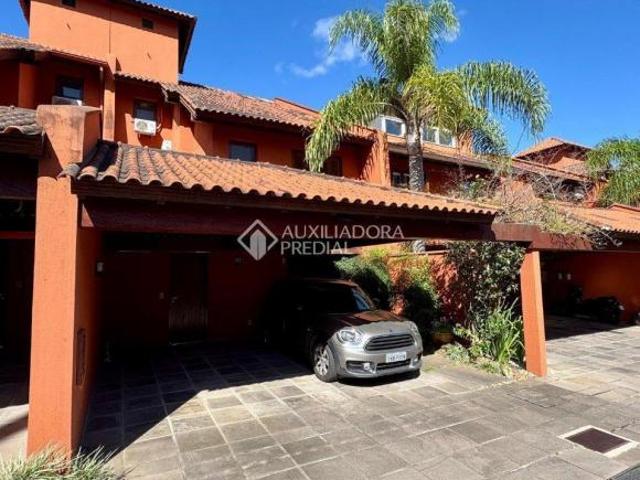 Casa 4 dormitórios 520m2 privativos 3 vagas de garagem na bairro Três Figueiras