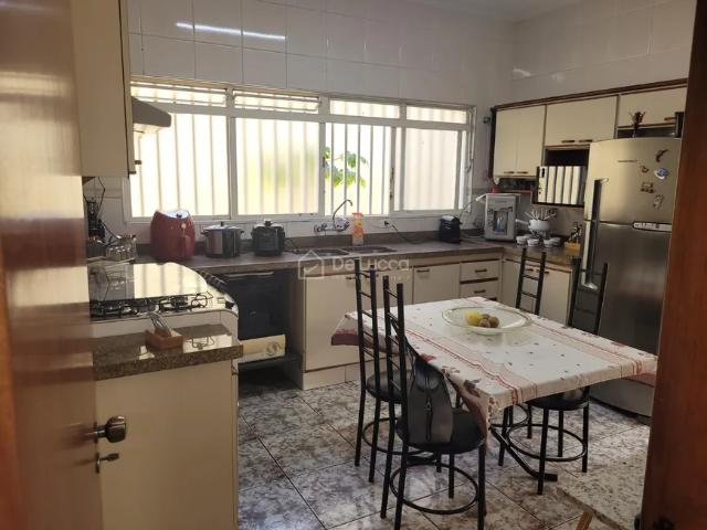Casa 4 dormitórios