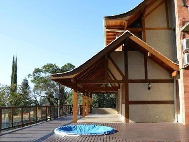 CASA 4 DORMITÓRIOS