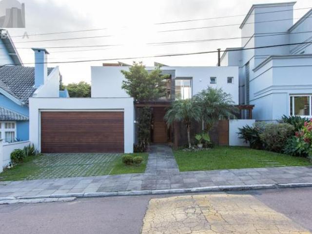 Casa 4 dormitórios com elevador