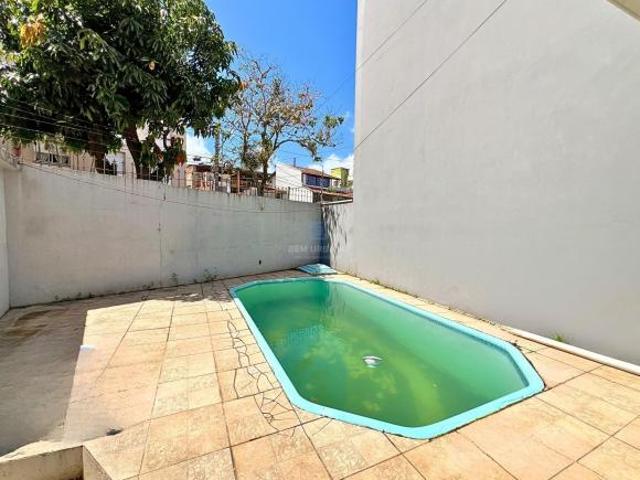 Casa 4 Dormitórios com Suíte, Piscina e vaga 2 Carros Sarandi
