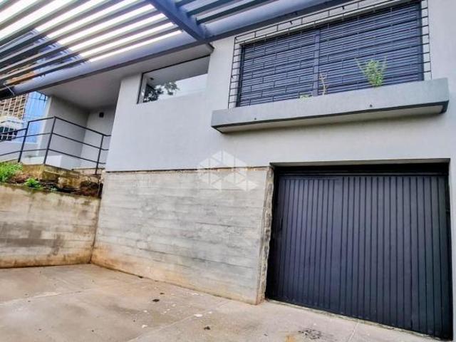 Casa 4 dormitórios com 2 suítes e 4 vagas no Três Figueiras