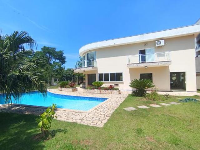 Casa 4 dormitórios, com 3 suítes, condomínio fechado ótima localização