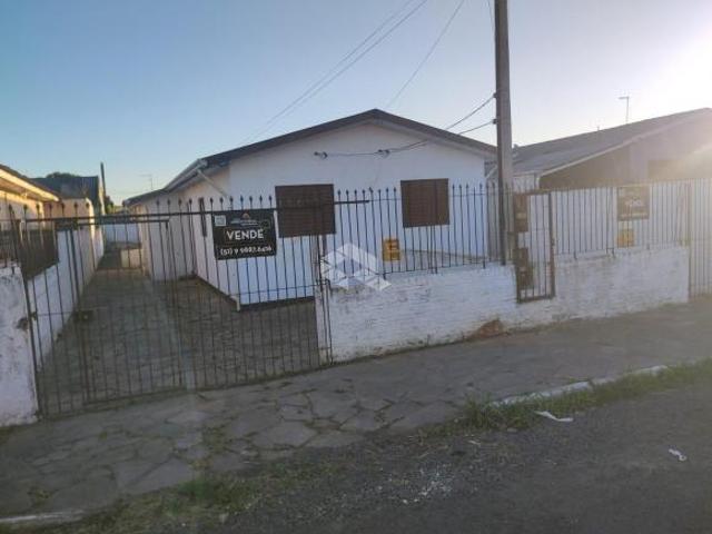 Casa 4 dormitórios. compátio, bairro São Luiz Canoas