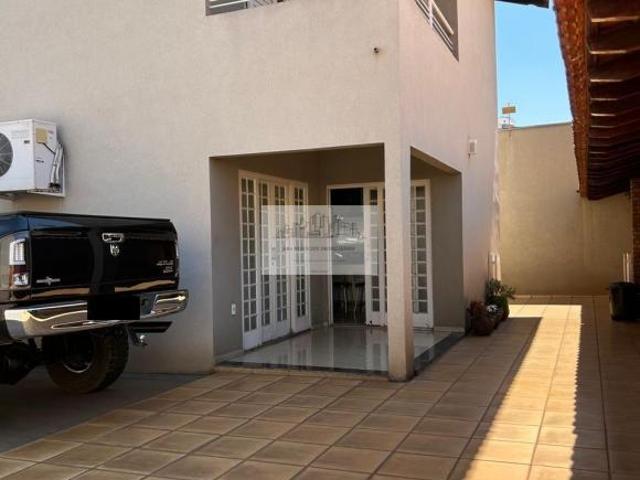 Casa 4 dormitórios a venda no bairro Parque Residencial Comendador Mançor Daud