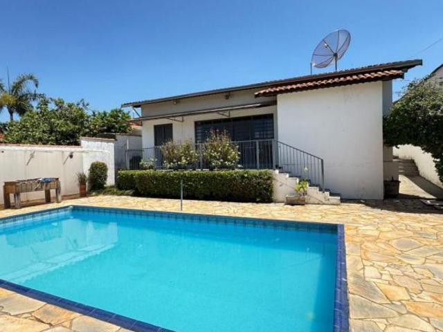 CASA 4 dormitórios Águas de São Pedro