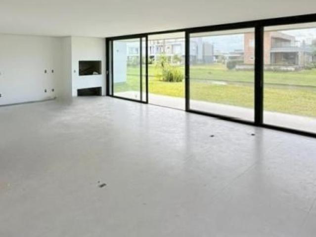 Casa 4 Dormitórios Bairro Reserva das Aguas