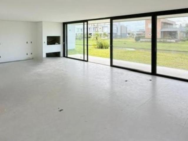 Casa 4 Dormitórios Bairro Reserva das Aguas