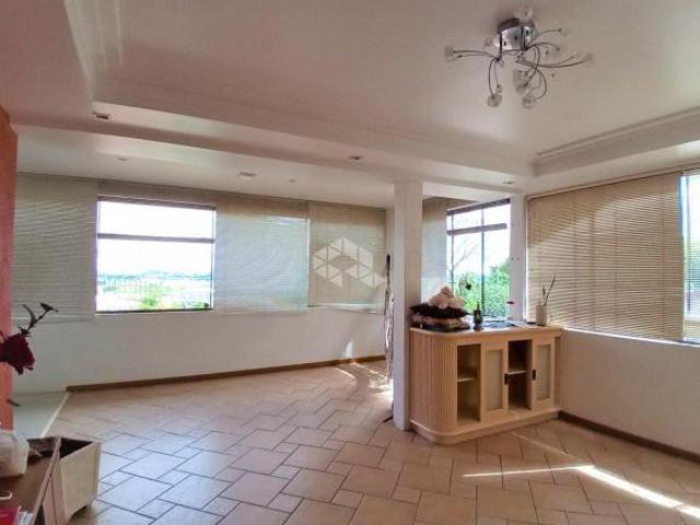 Casa 4 dormitórios e 5 vagas de garagem, semimobiliada, churrasqueira, sacada e terraço no bairro Ja