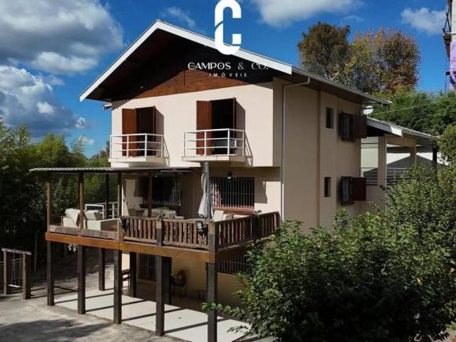 Casa 4 dormitórios e ENORME área de lazer. R$ 1.900.000,00 Vila Everest Campos do Jordão SP