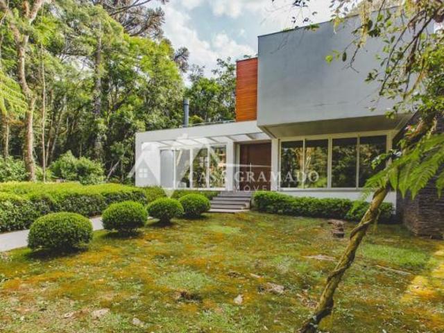CASA 4 DORMITÓRIOS EM GRAMADO